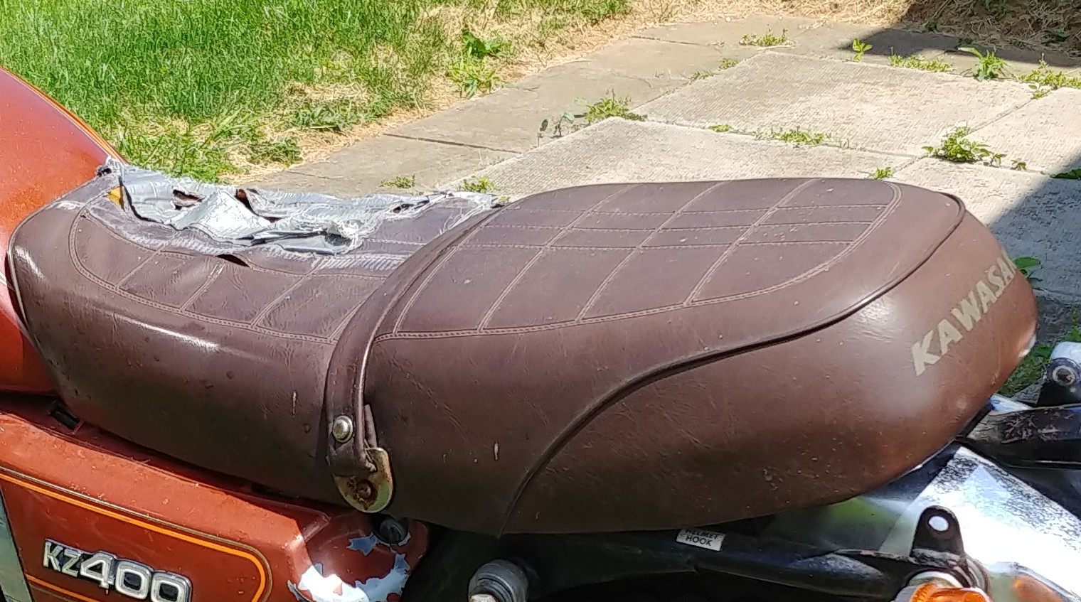 1977 KZ400 Deluxe seat question - KZRider Forum - KZRider, KZ, Z1 & Z Motorcycle Enthusiast's Forum