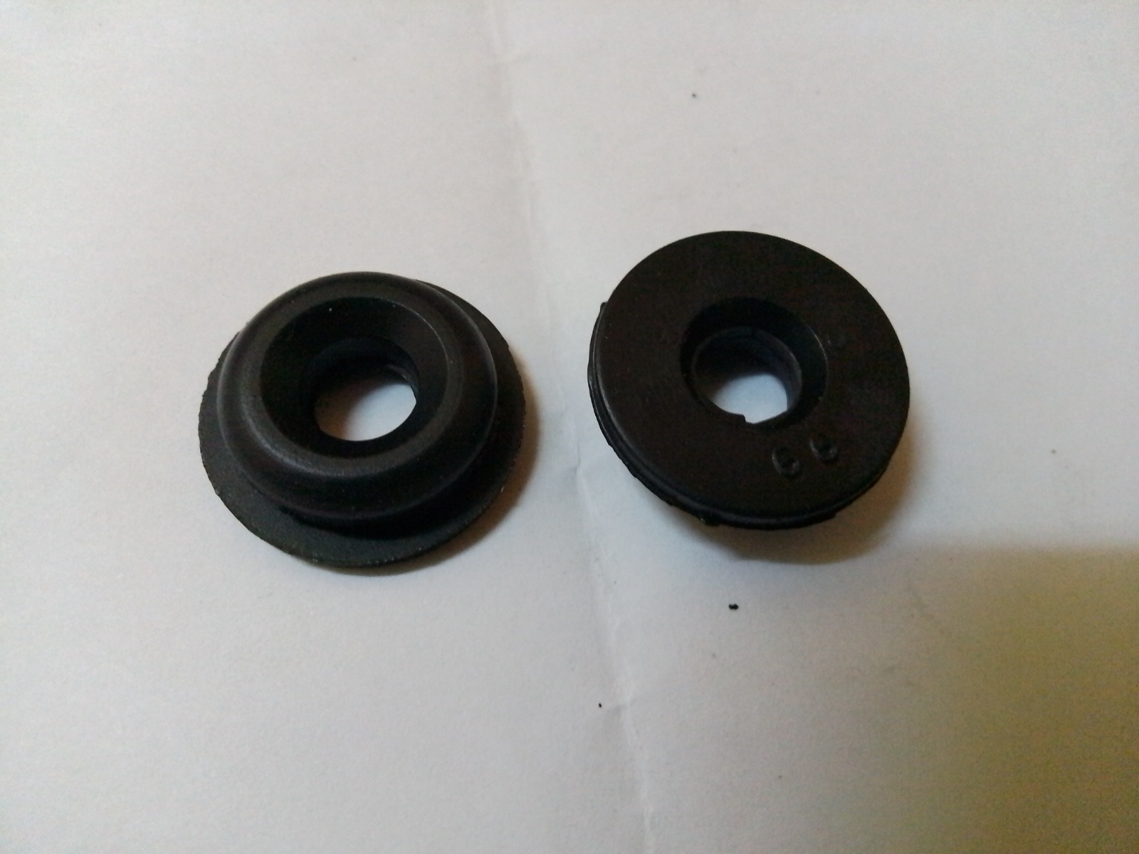 RUBBER GROMMET (SIDE COVER) - KZRider Forum - KZRider, KZ, Z1 & Z ...